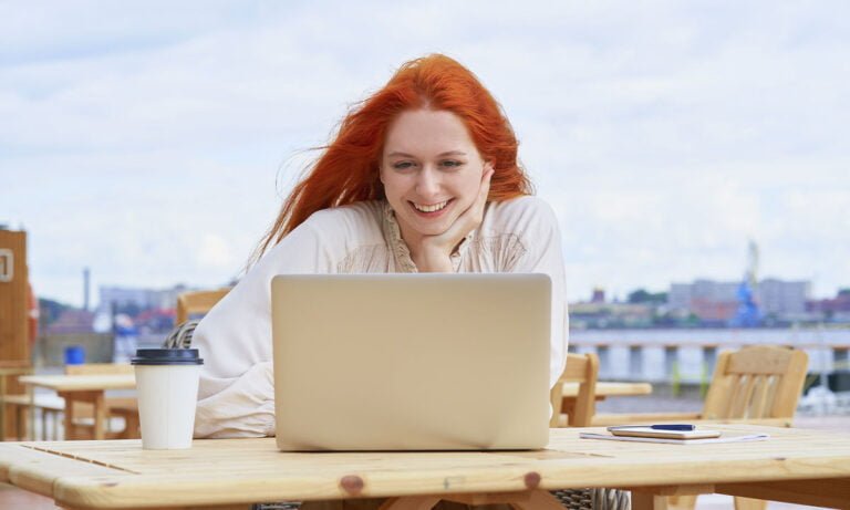 10 consejos para mantenerse enfocado en los cursos en línea | Stonkstutors