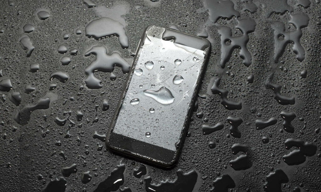 Qué hacer cuando tu teléfono se moja, según Apple | Stonkstutors